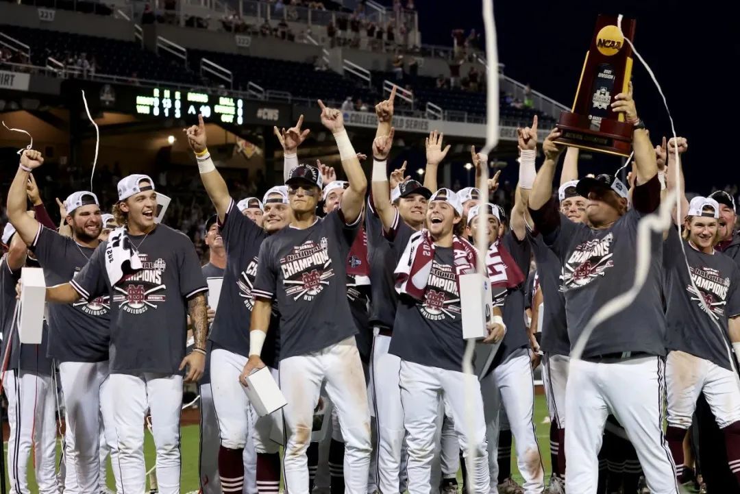 7000万校队设施，创收视纪录：这就是NCAA棒球！